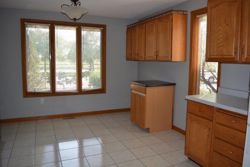 9780 Riverside Drive E - Details Property & Leasing